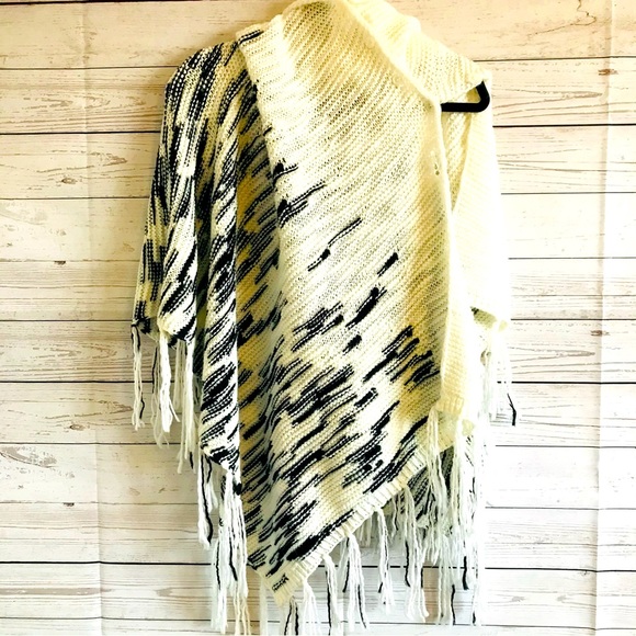LuLaRoe | Sweaters | Lularoe White And Black Mimi Shawlponcho | Poshmark